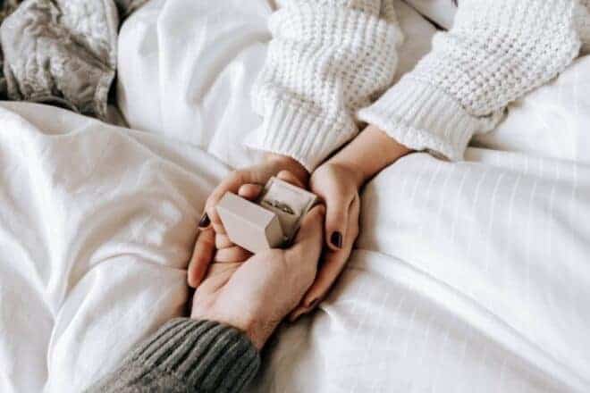 20 Ways To Ask A Girl To Be Your Girlfriend (Easy, Cute, Unique)